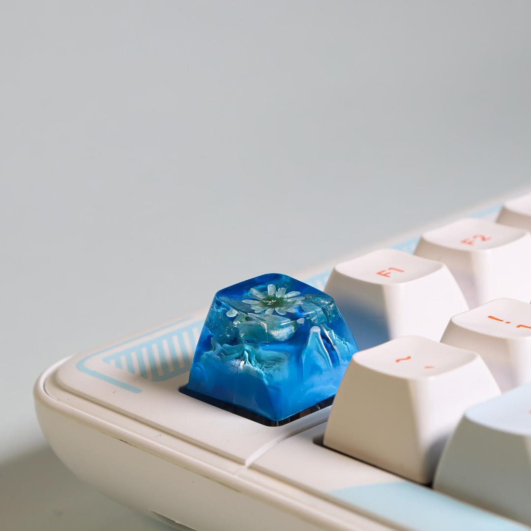 Artisan Resin Esc Keycap (1U) – Blue Apatite Gemstone & Natural Flowers ...