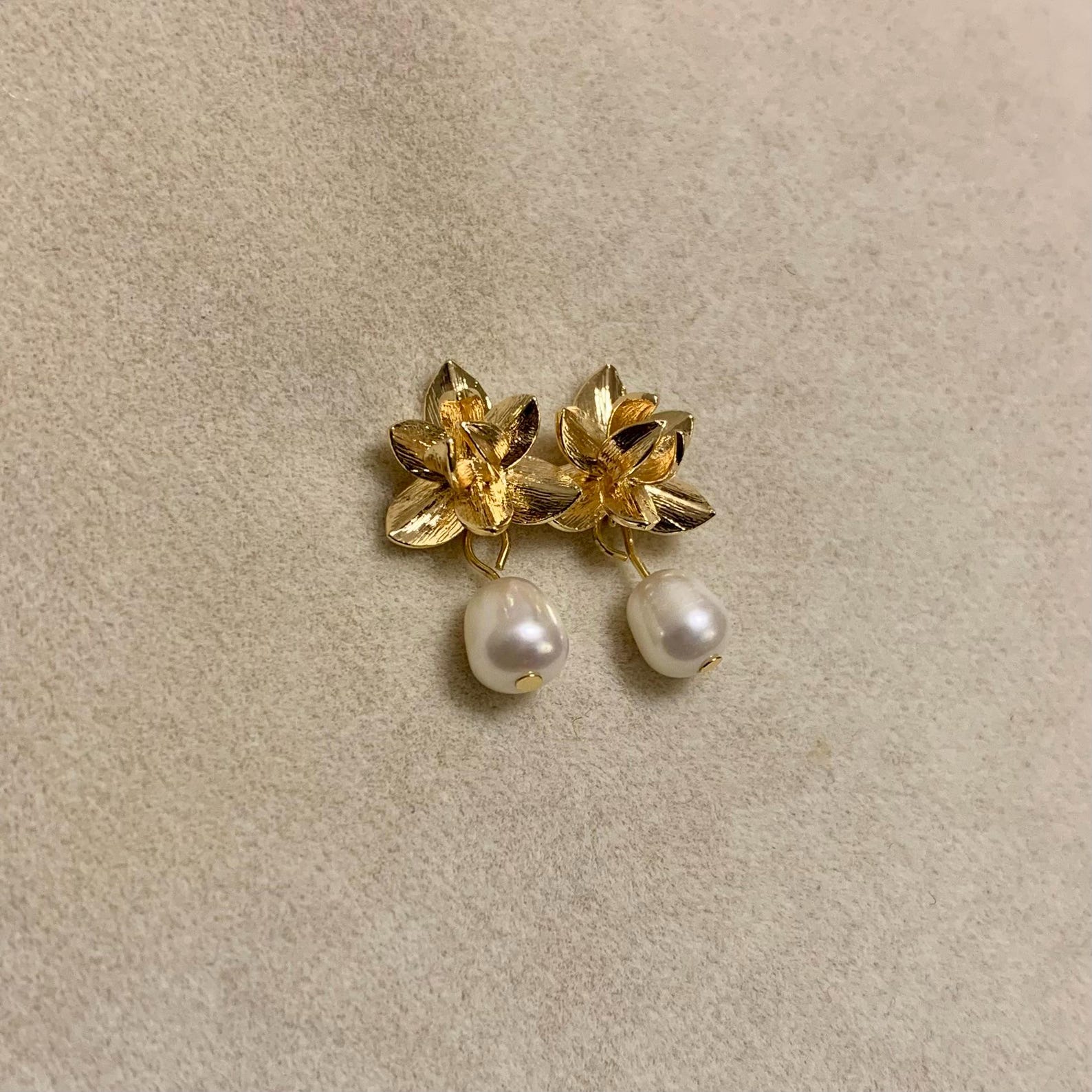 Gold Magnolia Flower With Freshwater Pearl Dangle Earrings - Etsy