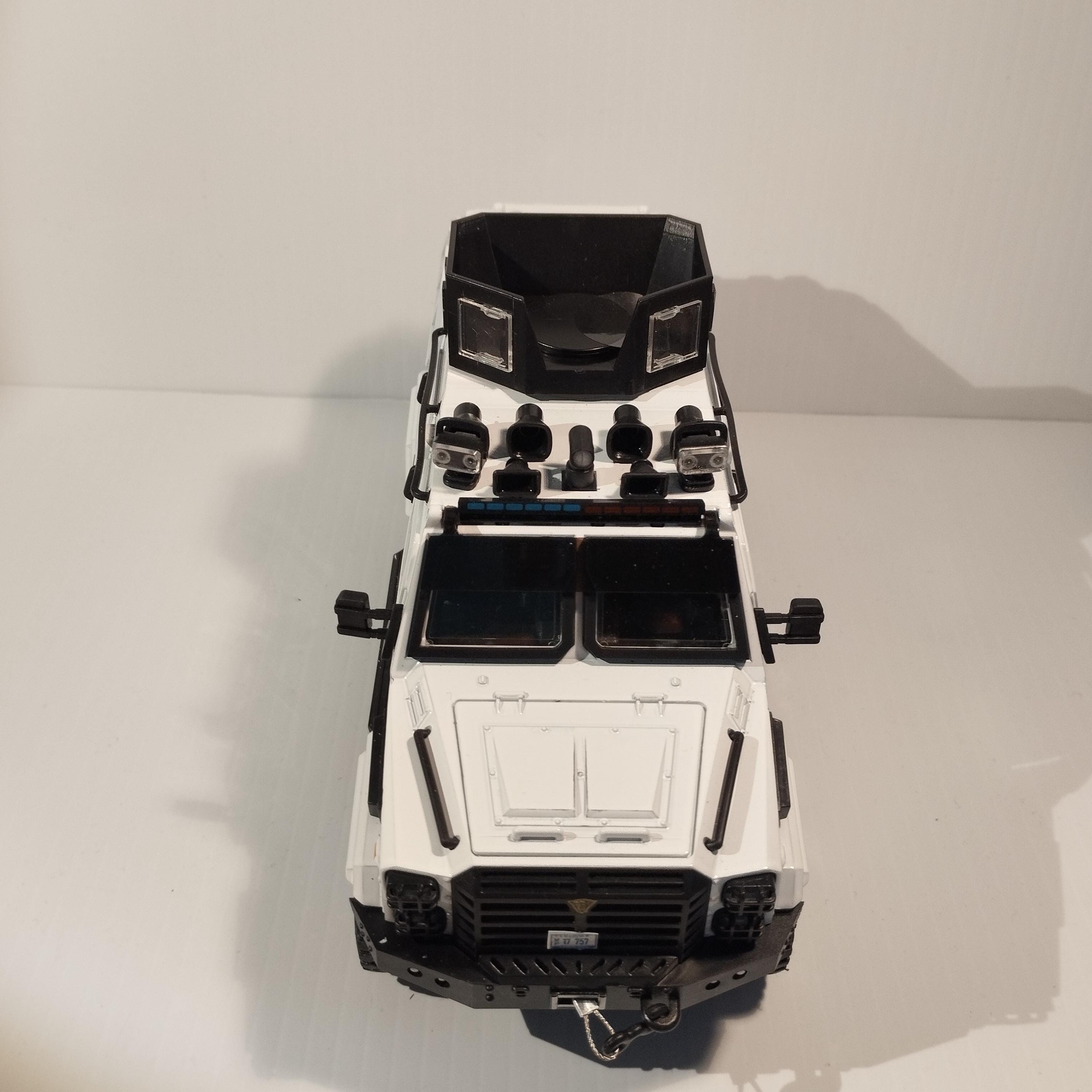 Chicago Police SWAT Bearcat 1:24 Scale Diecast With Working Lights ...