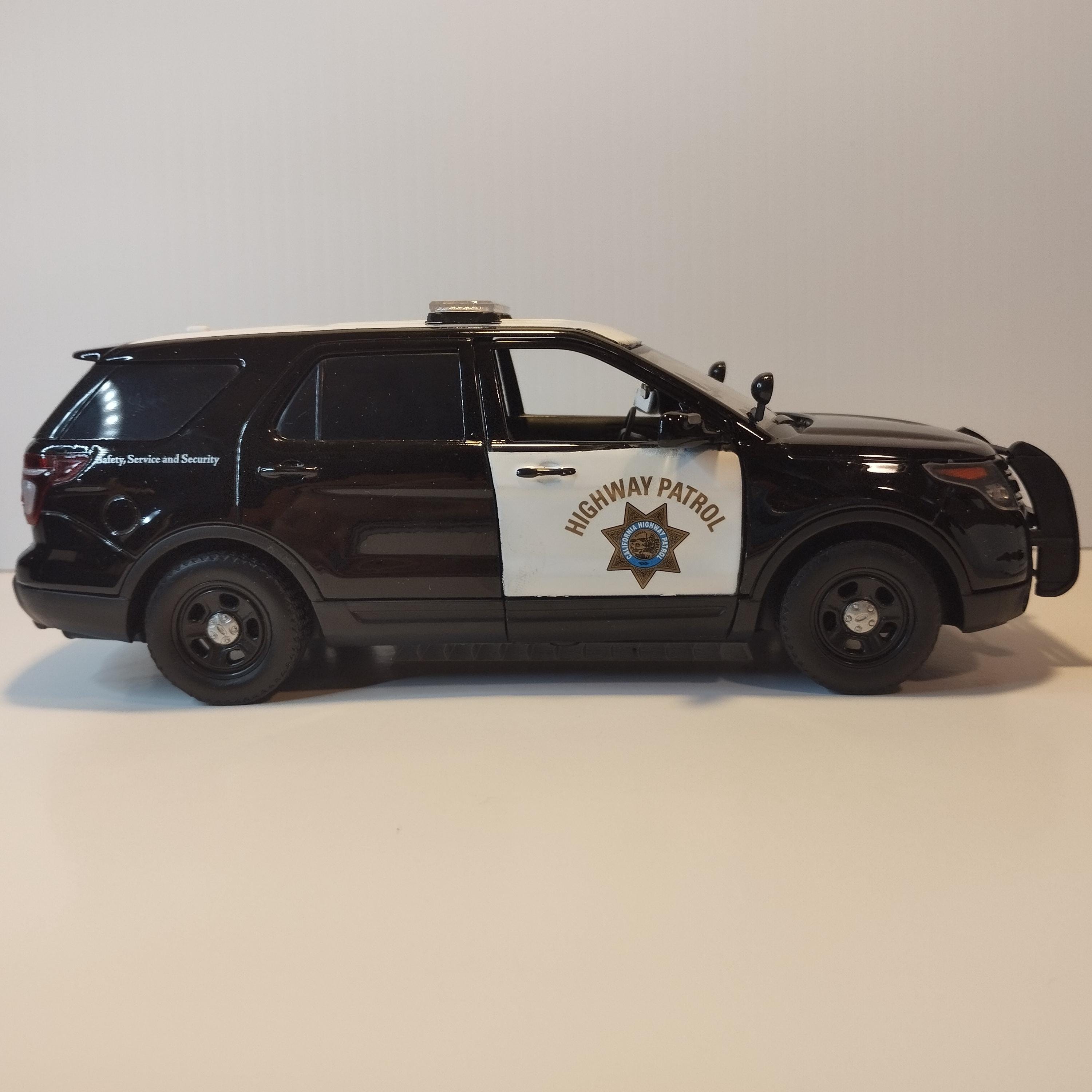 California Highway Patrol Police Model Car Ford Explorer Diecast 1:24 ...