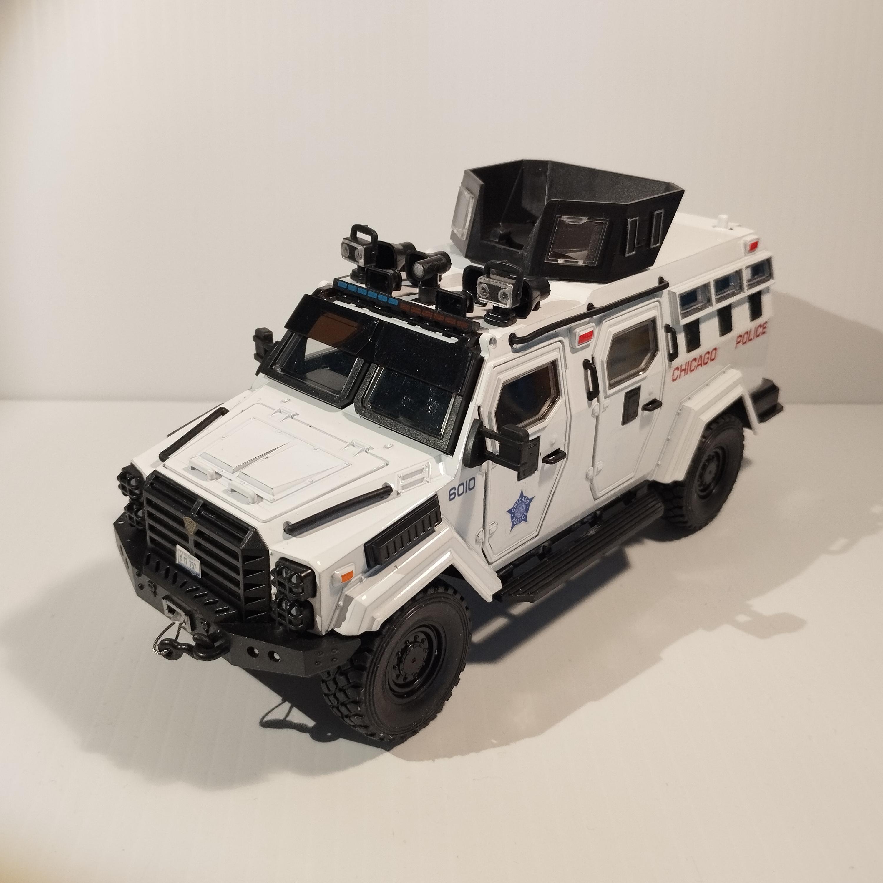 Chicago Police SWAT Bearcat 1:24 Scale Diecast With Working Lights ...