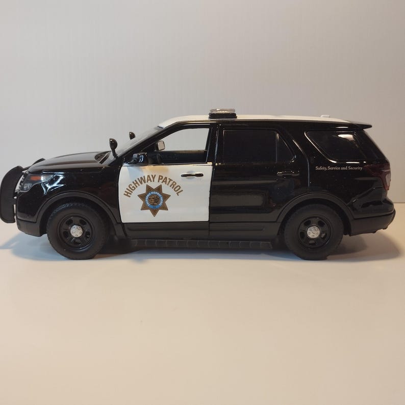California Highway Patrol Police Model Car Ford Explorer Diecast 1:24 ...