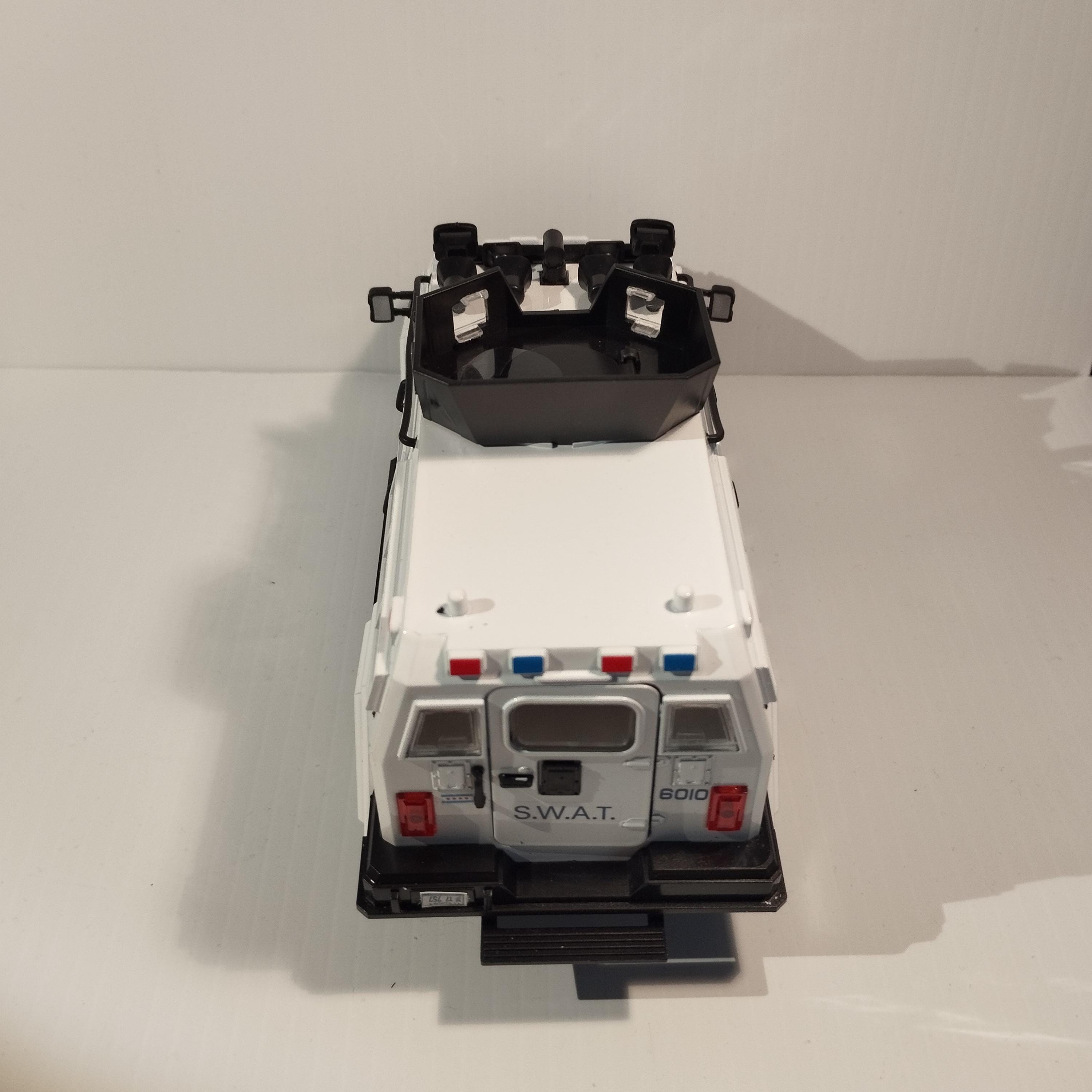 Chicago Police SWAT Bearcat 1:24 Scale Diecast With Working Lights ...