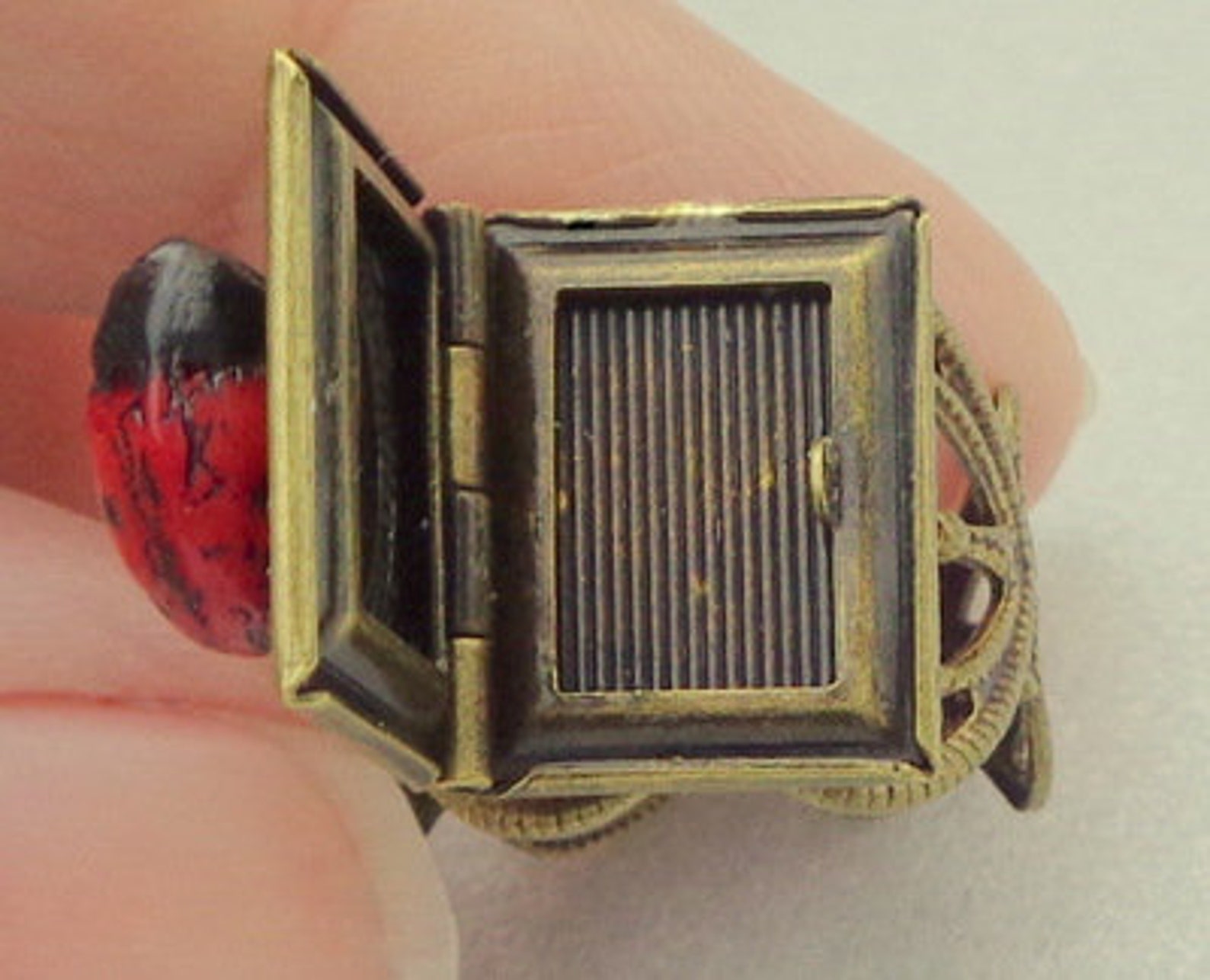 SALE, Ladybug Locket Ring,vintage Red Glass,book Locket,photo Jewelry ...