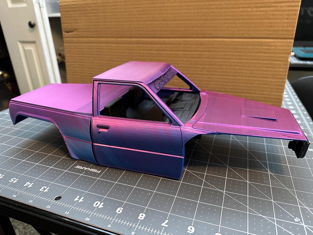 1/10 RC Universal Comp Crawler Hard Body With Interior Universal Axial ...