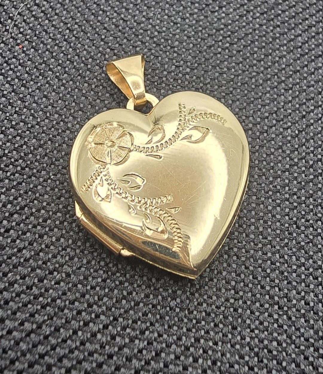 Heart Shaped Locket Pendant 14k Yellow Gold Engraved With Flower Design ...