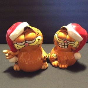 Vintage 1981 Enesco Garfield Cat Ceramic Christmas Salt and Pepper ...