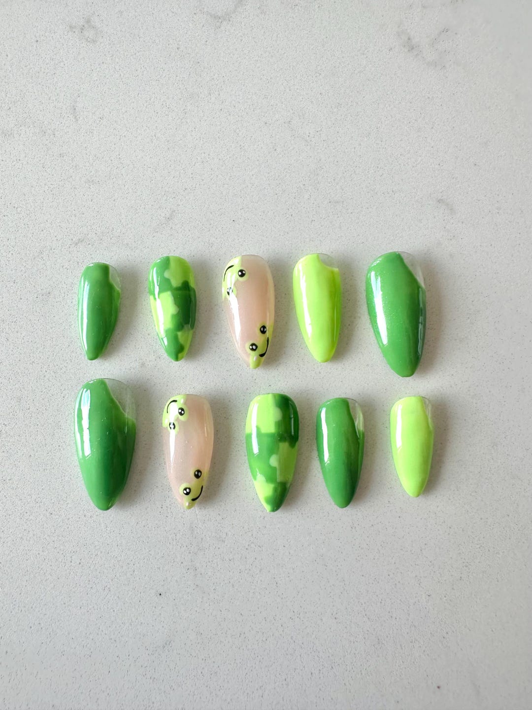 Green Spring Frog Press on Nails - Etsy