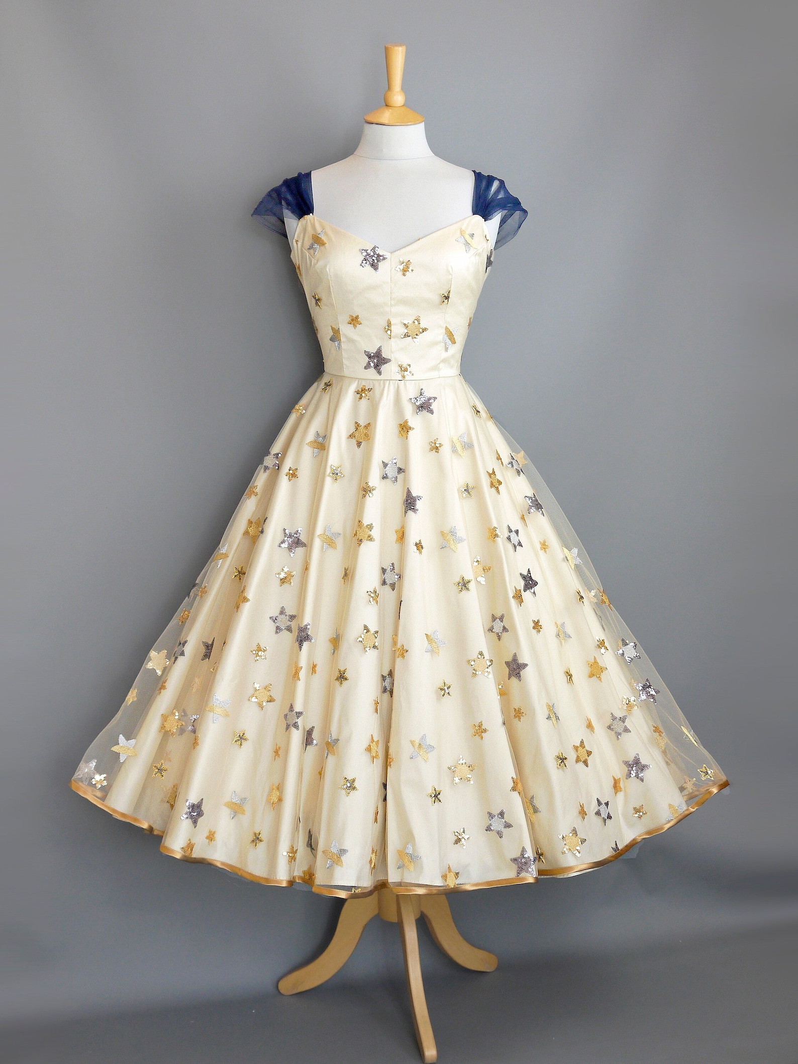 Size UK 12 (US 8/EU 40) - Starry Bettina Tea Length Wedding Dress in ...