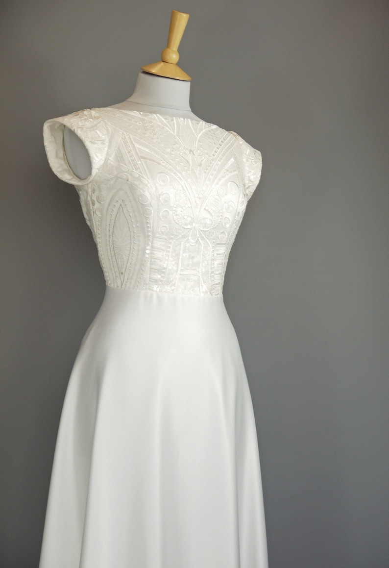 Size UK 10 (US 6/EU 38) - Satin Wedding Gown in Ivory Crepe & Art Deco ...