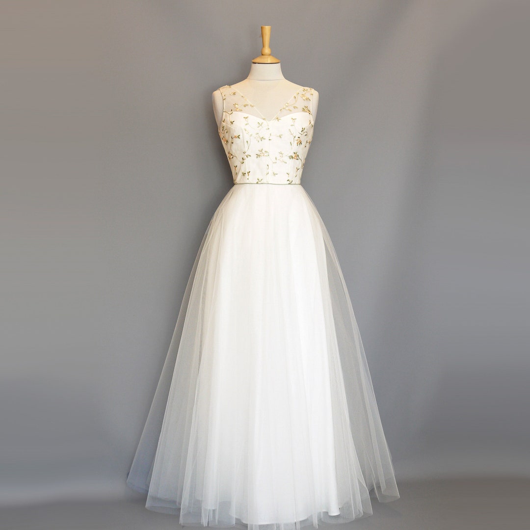 Eve Wedding Gown in Ivory Linen & Lace With Layered Tulle Full Length ...