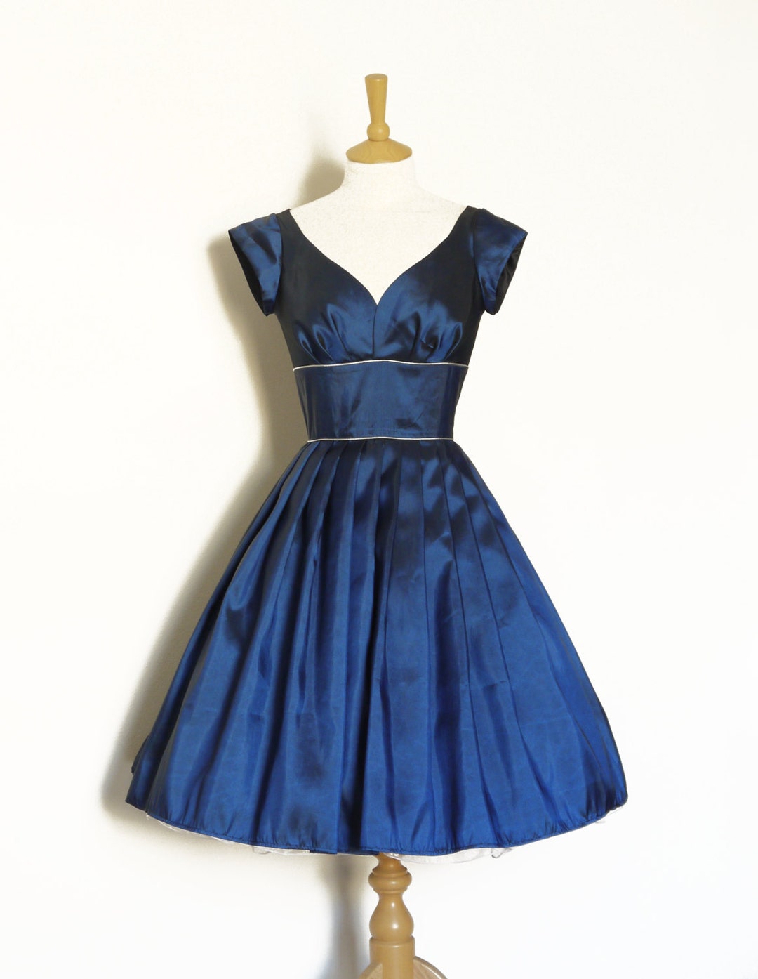 Midnight Blue Taffeta Sweetheart Prom Dress With Silver Piping - Made ...