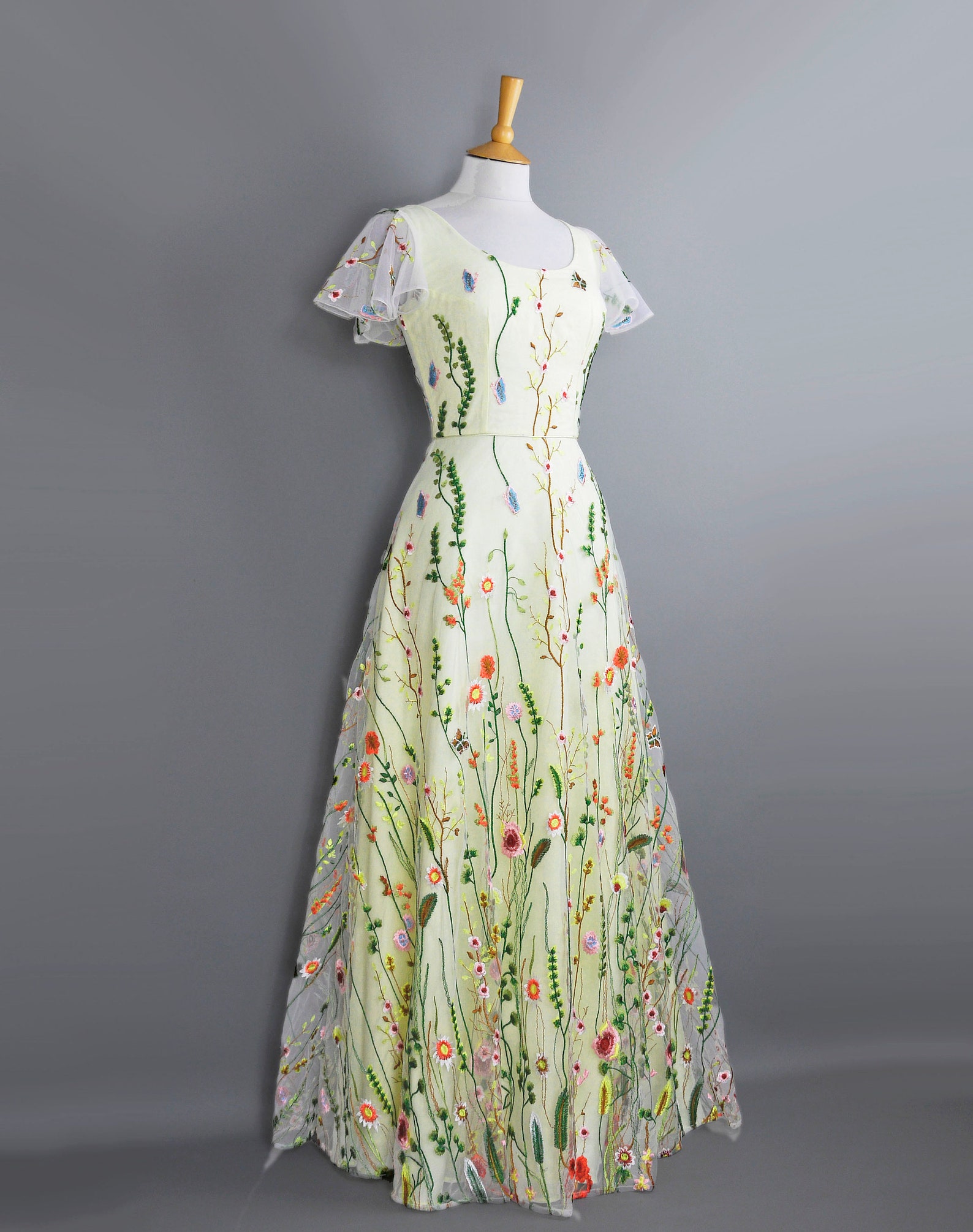 Citrus Floral Wedding Gown in Yellow Linen and Botanical Lace ...
