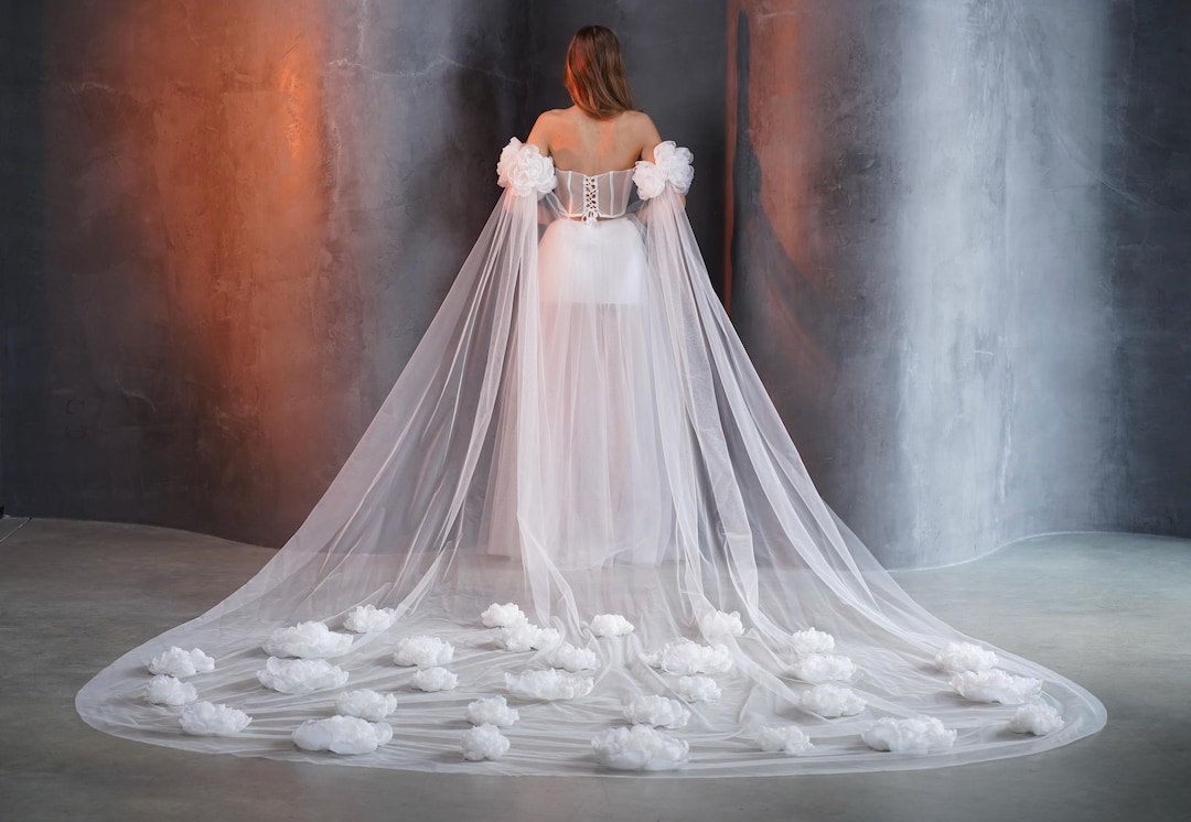 Modern Wedding Cape With 3D Flowers, Bridal Accessory Mantle Capelet ...