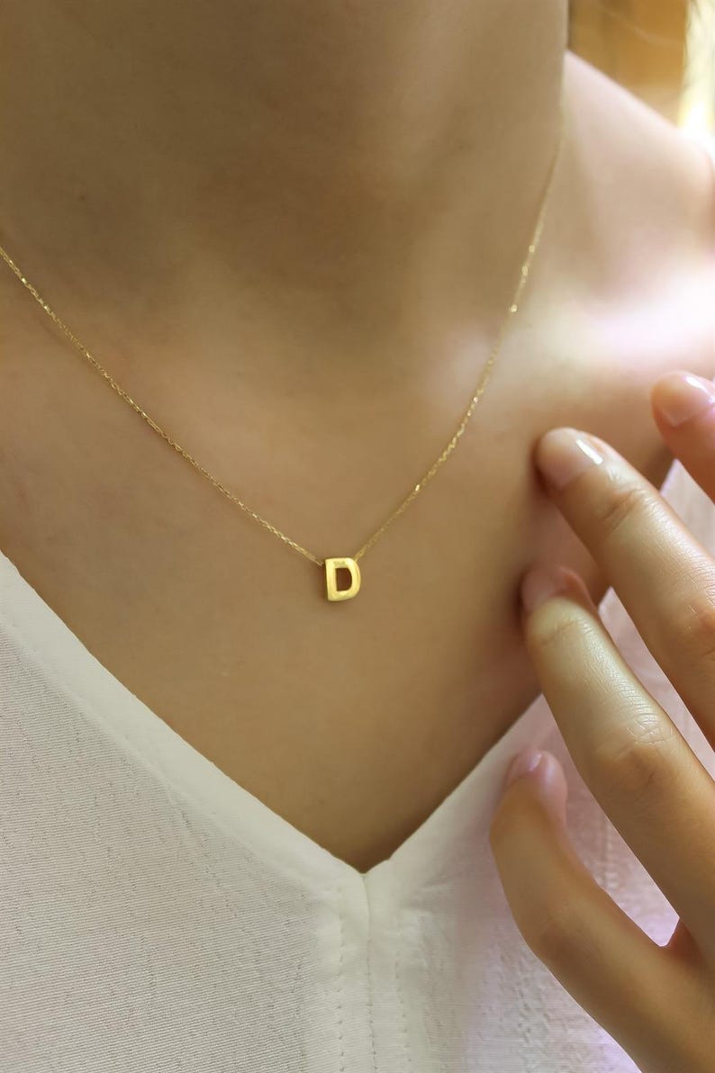14K Gold 3D Personalized D Letter Necklace Elegant and Stylish Gold ...