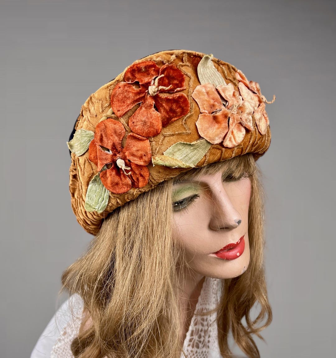 Antique Late 1910s–early 1920s Navy Velvet Cloche Hat With Gold Velvet ...