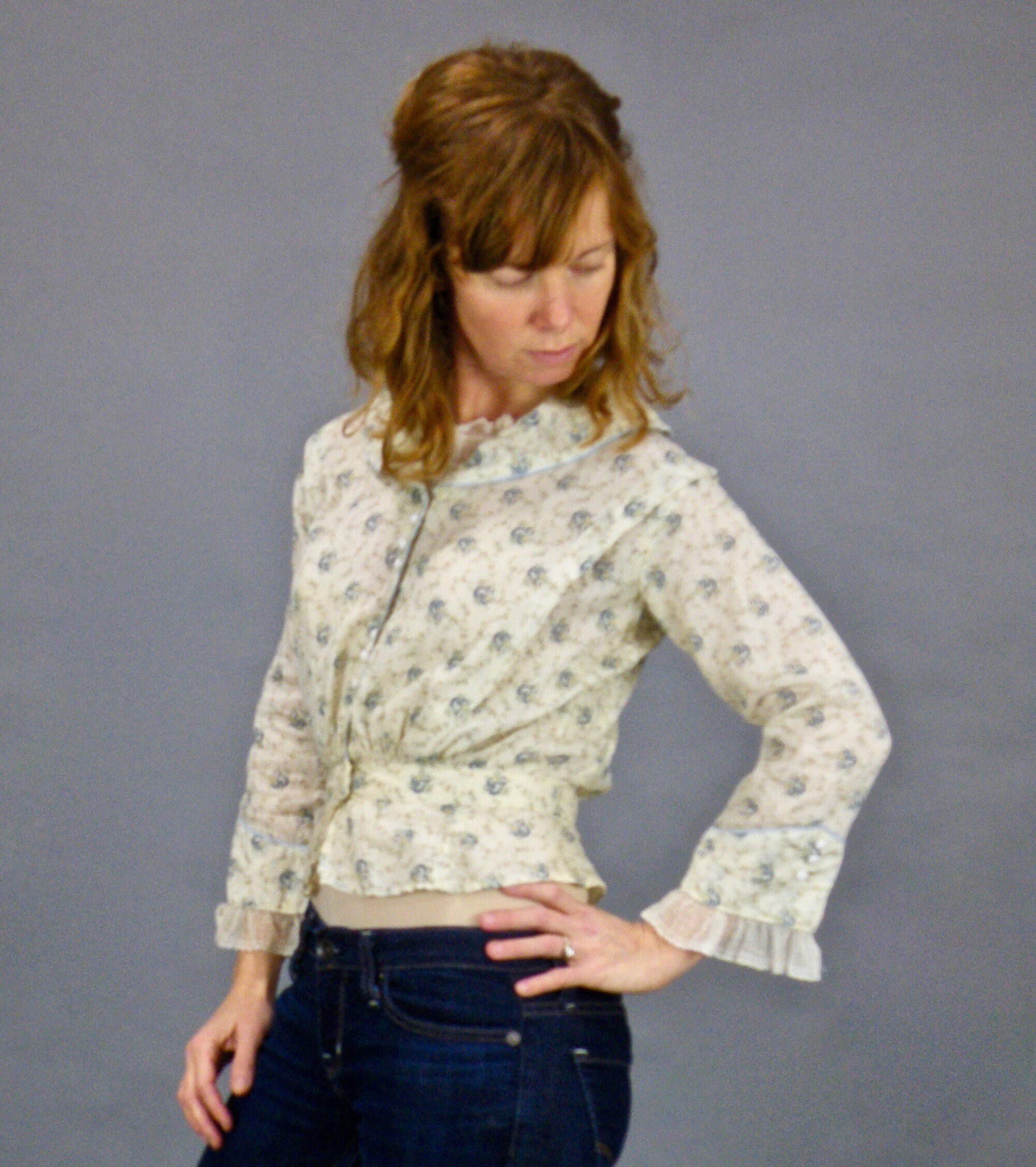 Antique 1910s Edwardian Calico Prairie Blouse with Blue Roses, XS