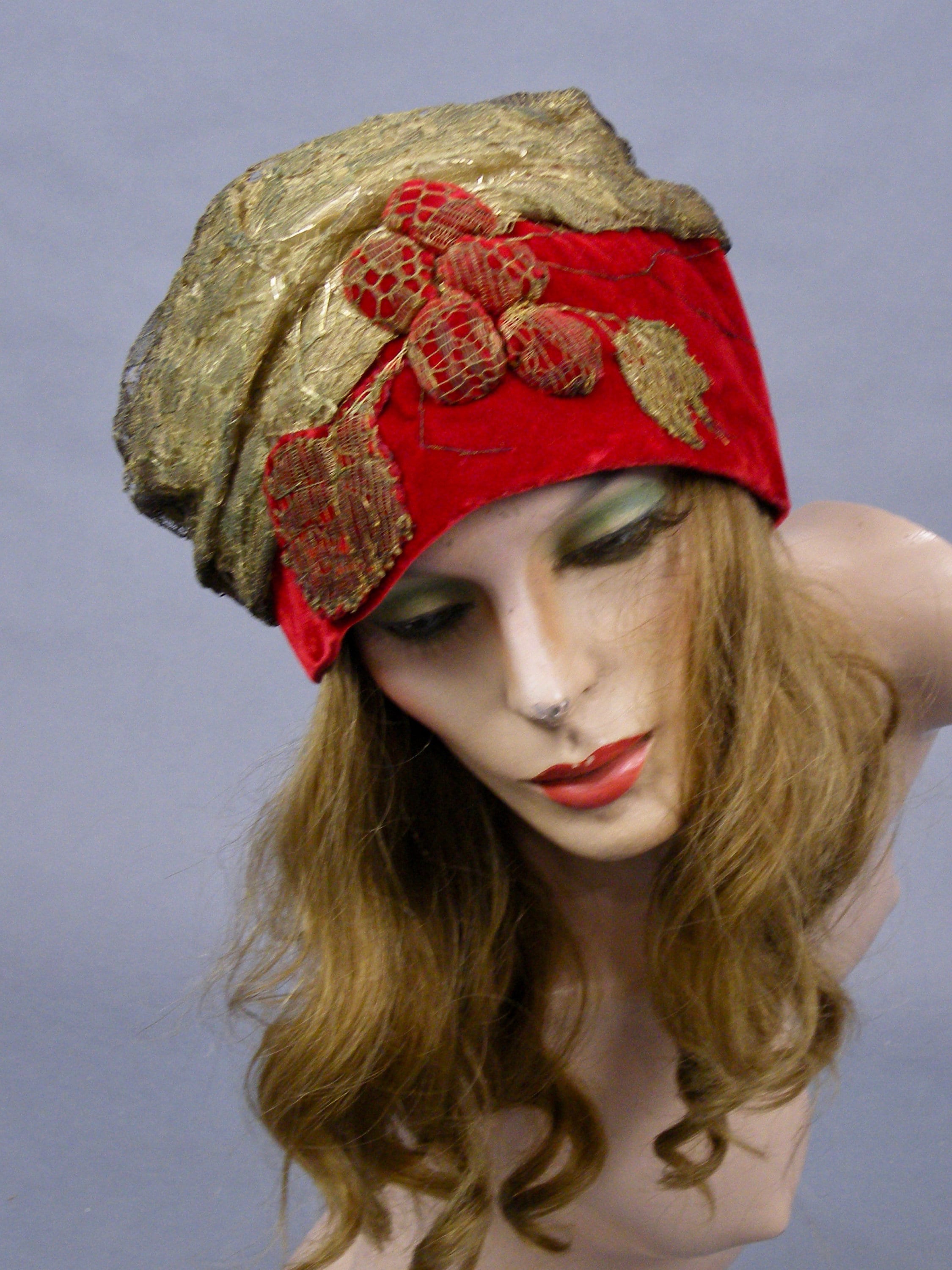 Rare Vintage 1920s Metallic Bullion Red Velvet Cloche Hat NOS with Tag ...