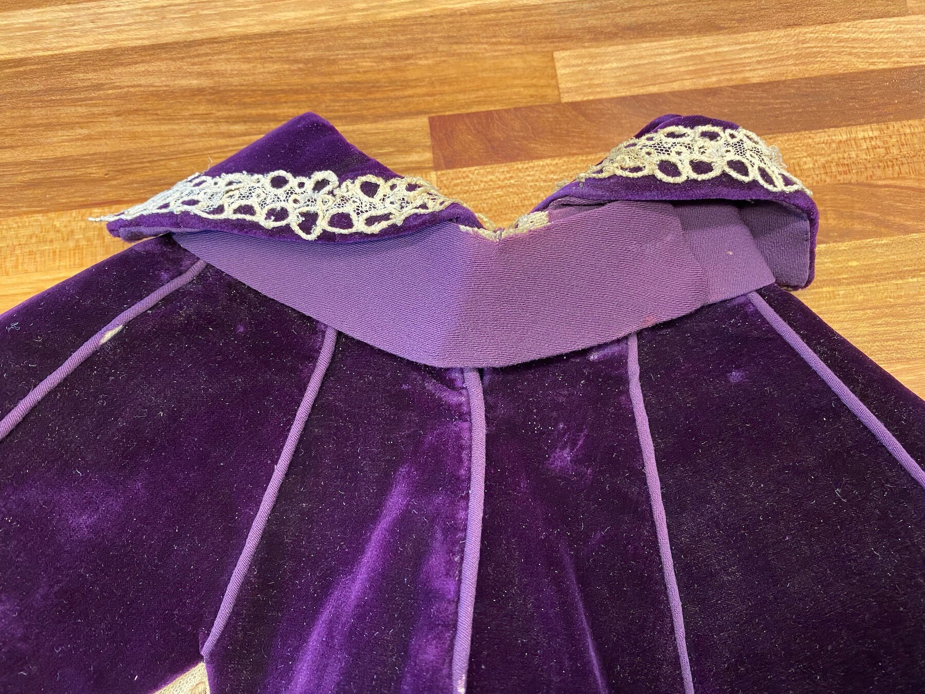 Victorian Purple Velvet Lace Collar Capelet, 1890s Belle Époque Shawl ...