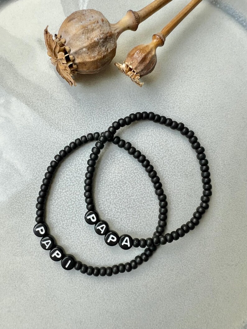 Father's Day Pearl Bracelet: Dad | Papi | Custom Text | Glass Beads | Bracelet | Black | Gift ...