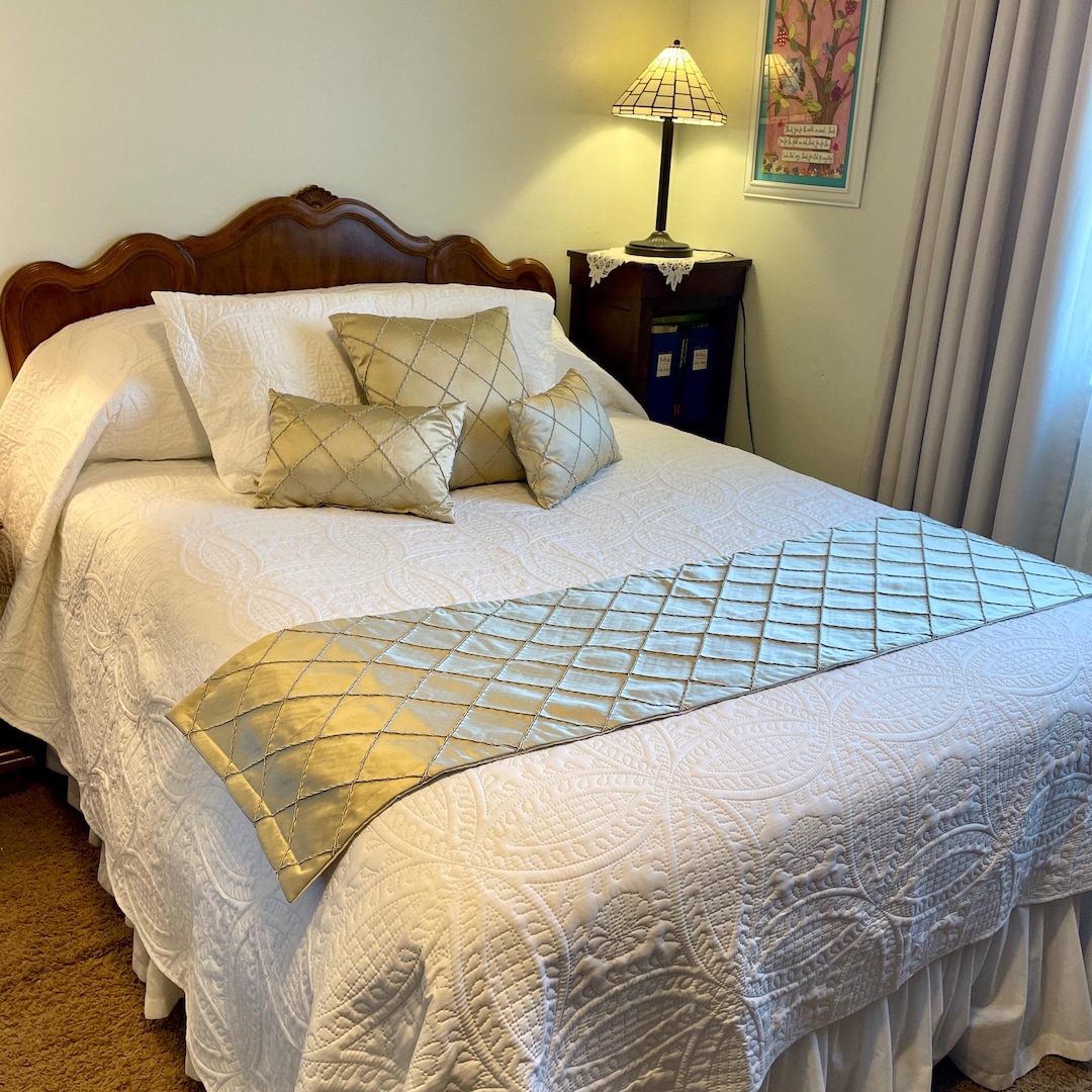 Throw Pillows & End-of-bed Runner - Etsy