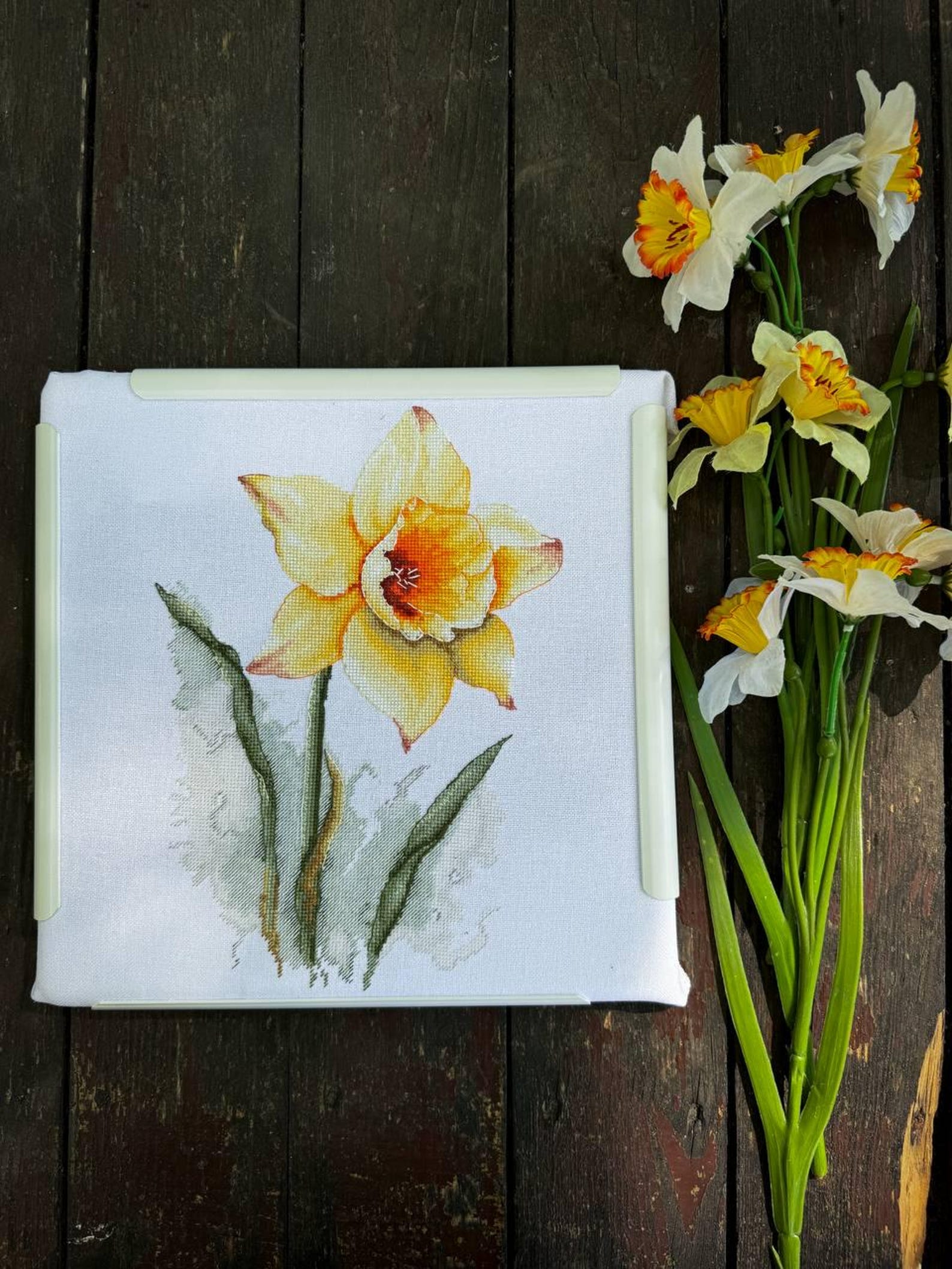 Cross Stitch Kit Daffodil, Traditional Floral Pattern Cross Stitch ...