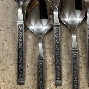 Vintage Oneida Spanish Court Soup Spoon 8 Piece Stainless Flatware Set ...