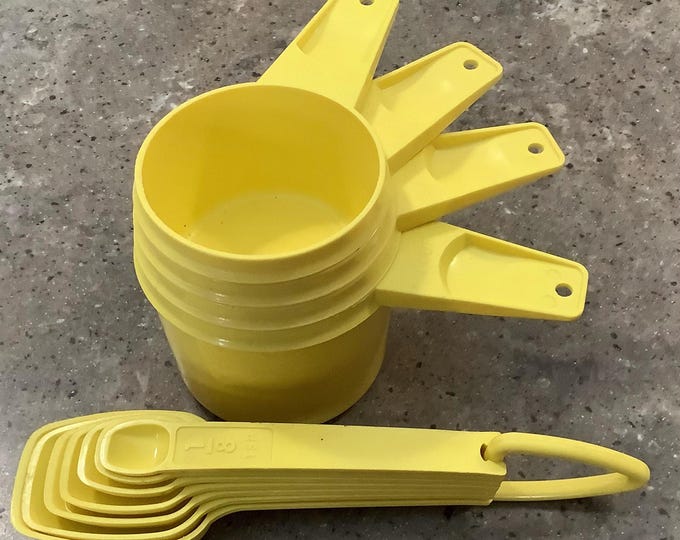 Vintage Tupperware Yellow Measuring Cup Spoons 12 Piece Set Farmhouse ...