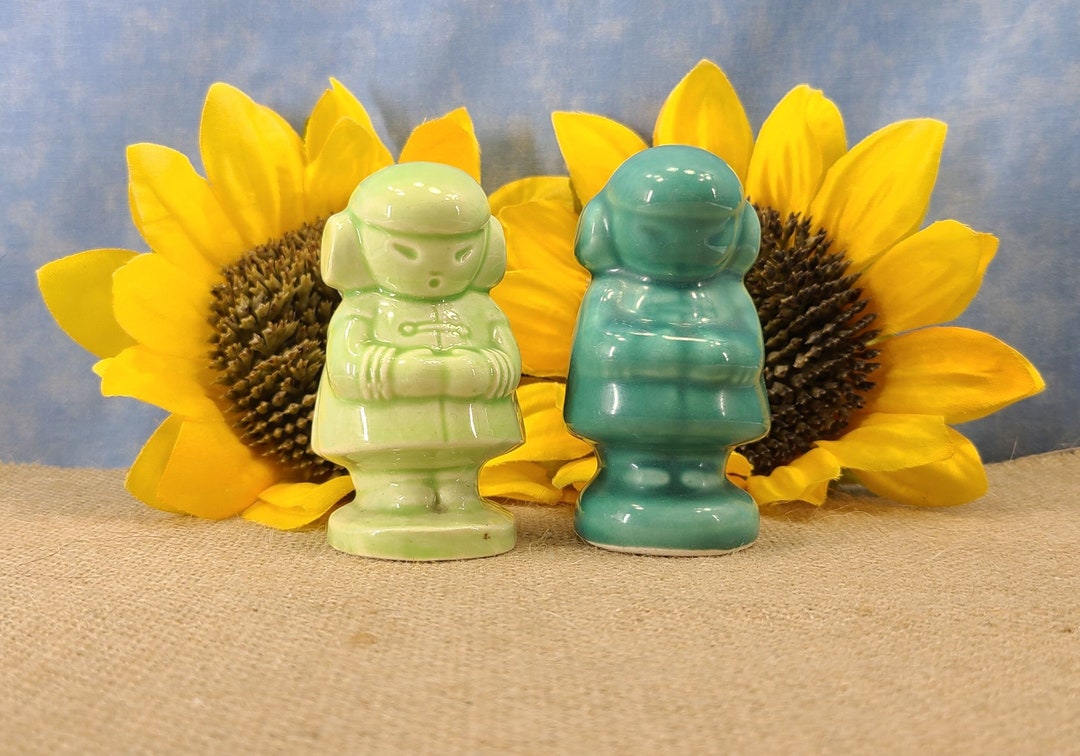 Vintage Gibson California Arts Green Asian Couple Salt and Pepper ...