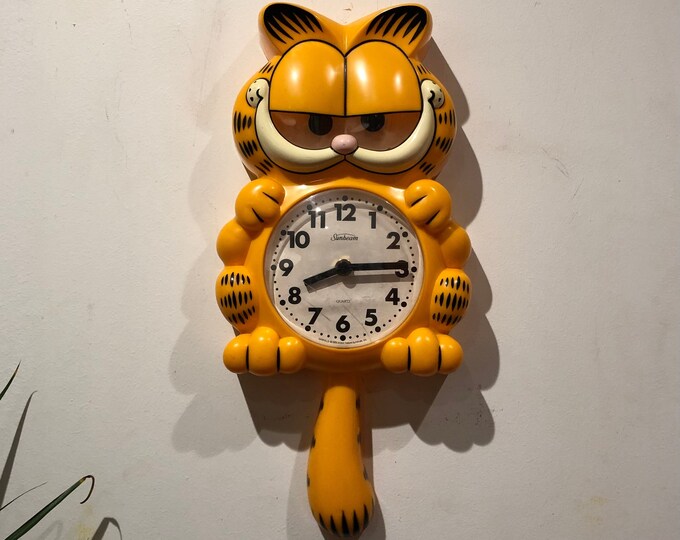 Vintage C. 1981 Garfield the Cat Moving Eyes & Tail Pendulum Battery ...