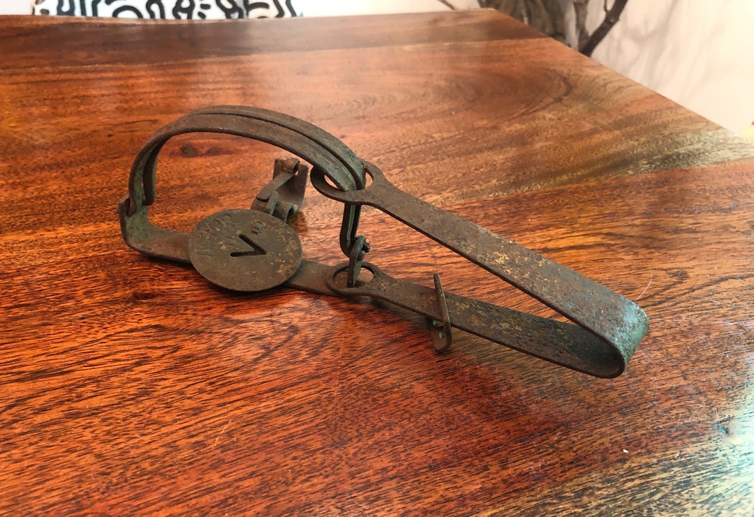Antique Rusted Steel Oneida Victor Small Game Trap - Antique Victor ...