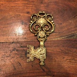 Vintage 1960's SYROCO 12 Ornate Gold Key Wall Hanging Vintage Hollywood ...