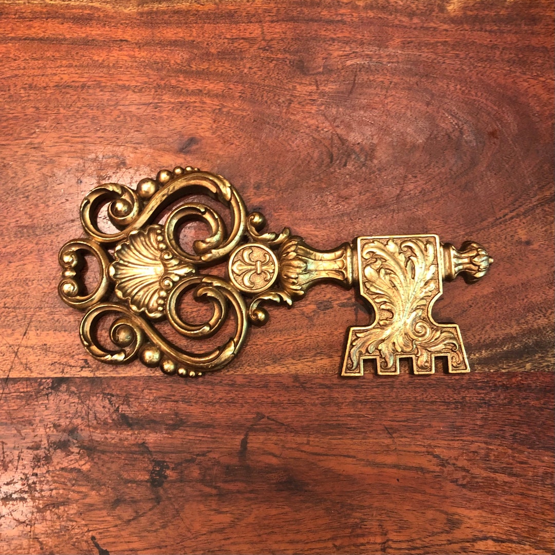 Vintage 1960's SYROCO 12" Ornate Gold Key Wall Hanging - Vintage ...