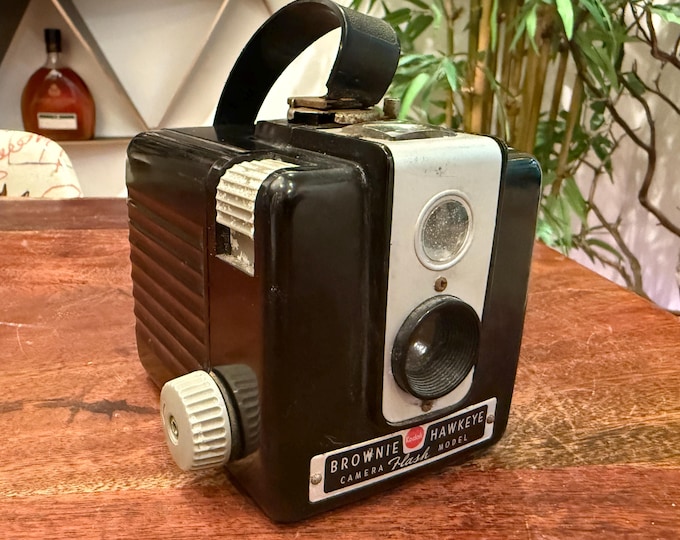 Mid Century C. 1950 Bakelite Kodak Brownie Hawkeye Flash Camera ...