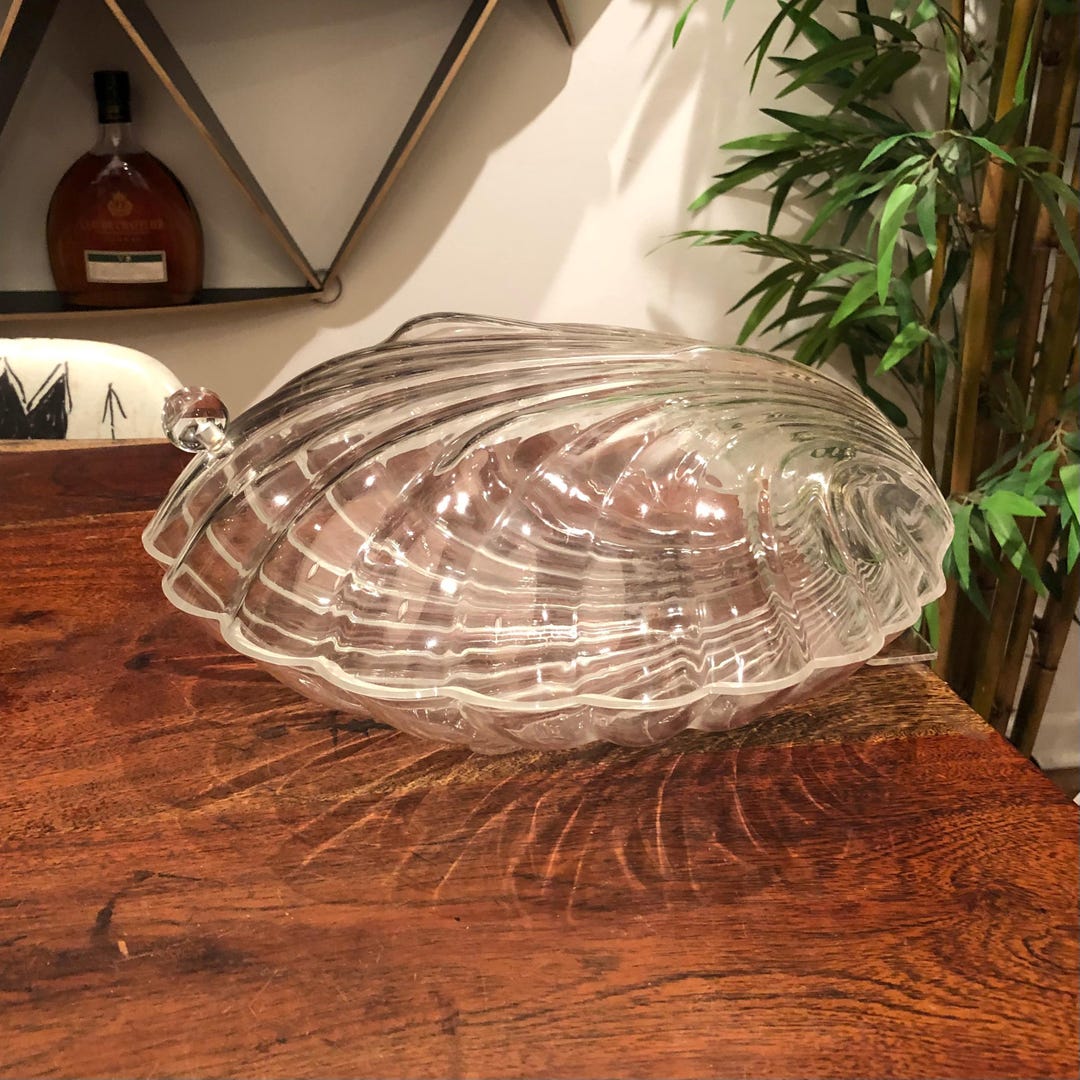Vintage Clam Shell Shaped Clear Acrylic Shrimp / Oysters on Ice Hinged ...