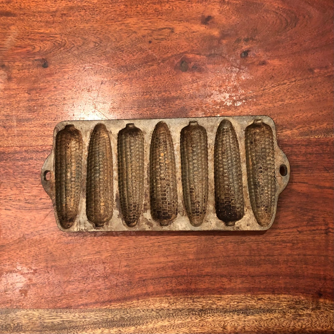 Antique Cast Iron 7 Section Divided Corncob Shaped Cornbread Baking Pan ...