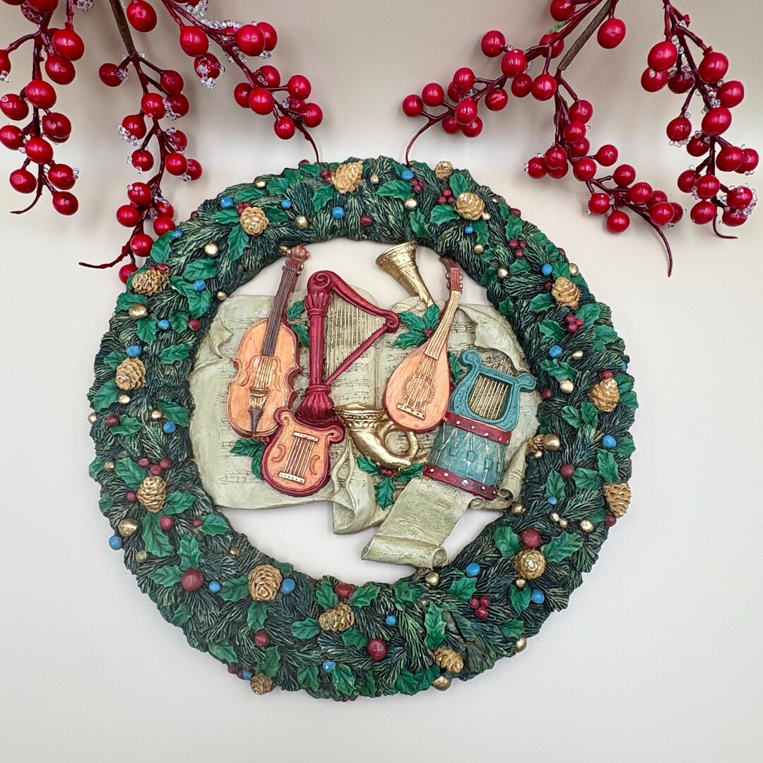 Vintage Musical Instrument Christmas Wreath | Polyresin Holiday Wall ...