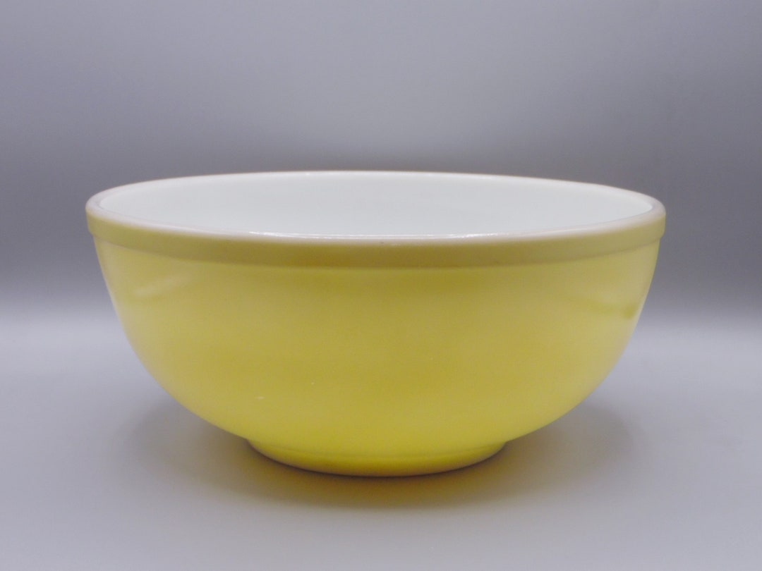 Vintage Kitchenware Mixing Bowl, Pyrex, Primary Colors, Yellow, 4 Quart ...