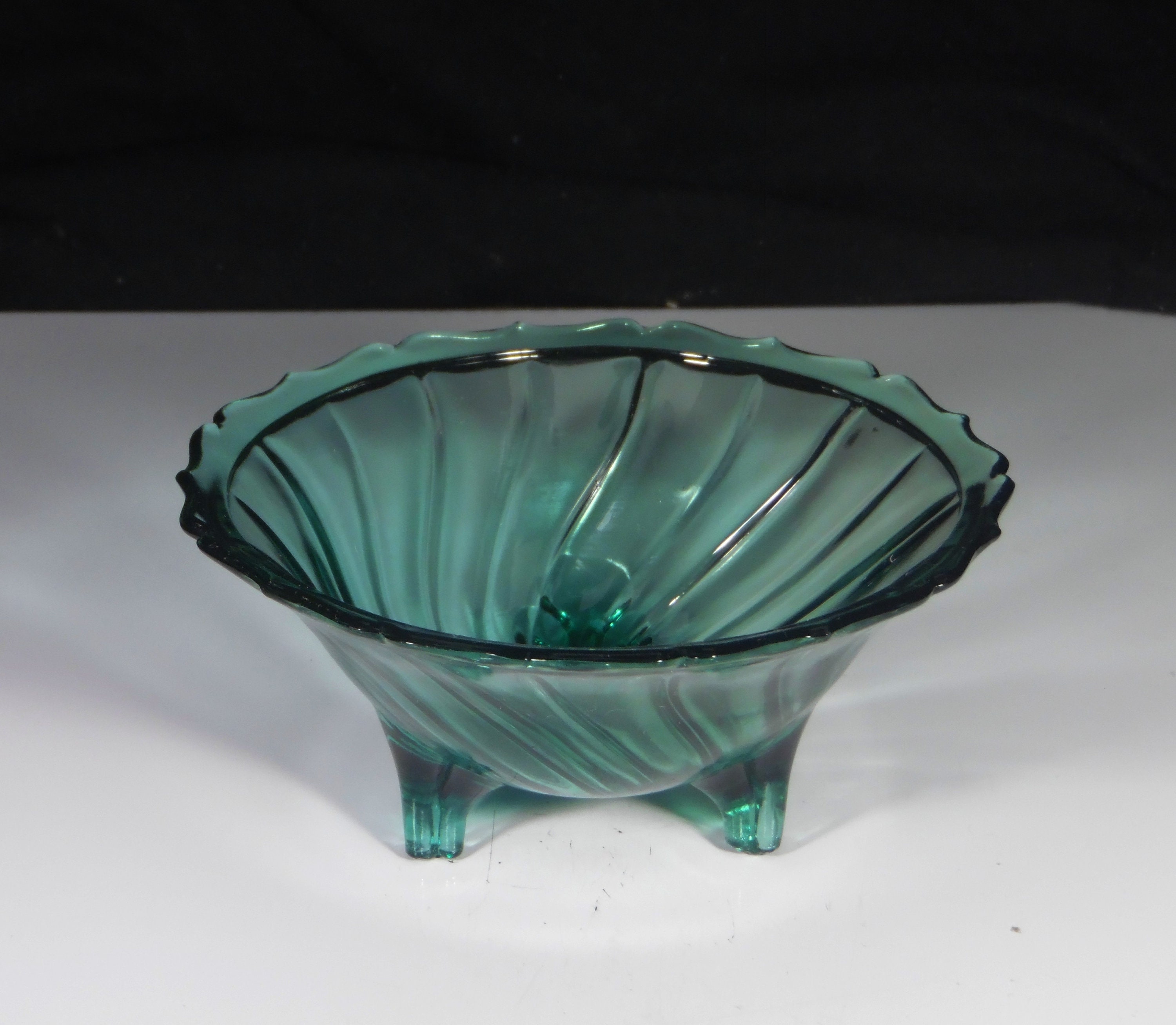 Depression Glass Candy Bowl, Jeannette Glass Company, Swirl, 1937 - 1938