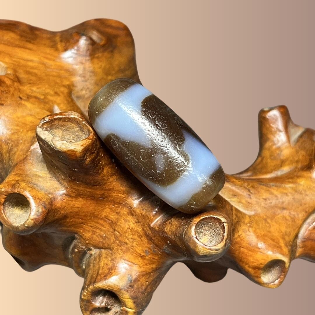 Precious Tibetan Buddhist Tiger Tooth Dzi Beads, Amulet Pendants ...