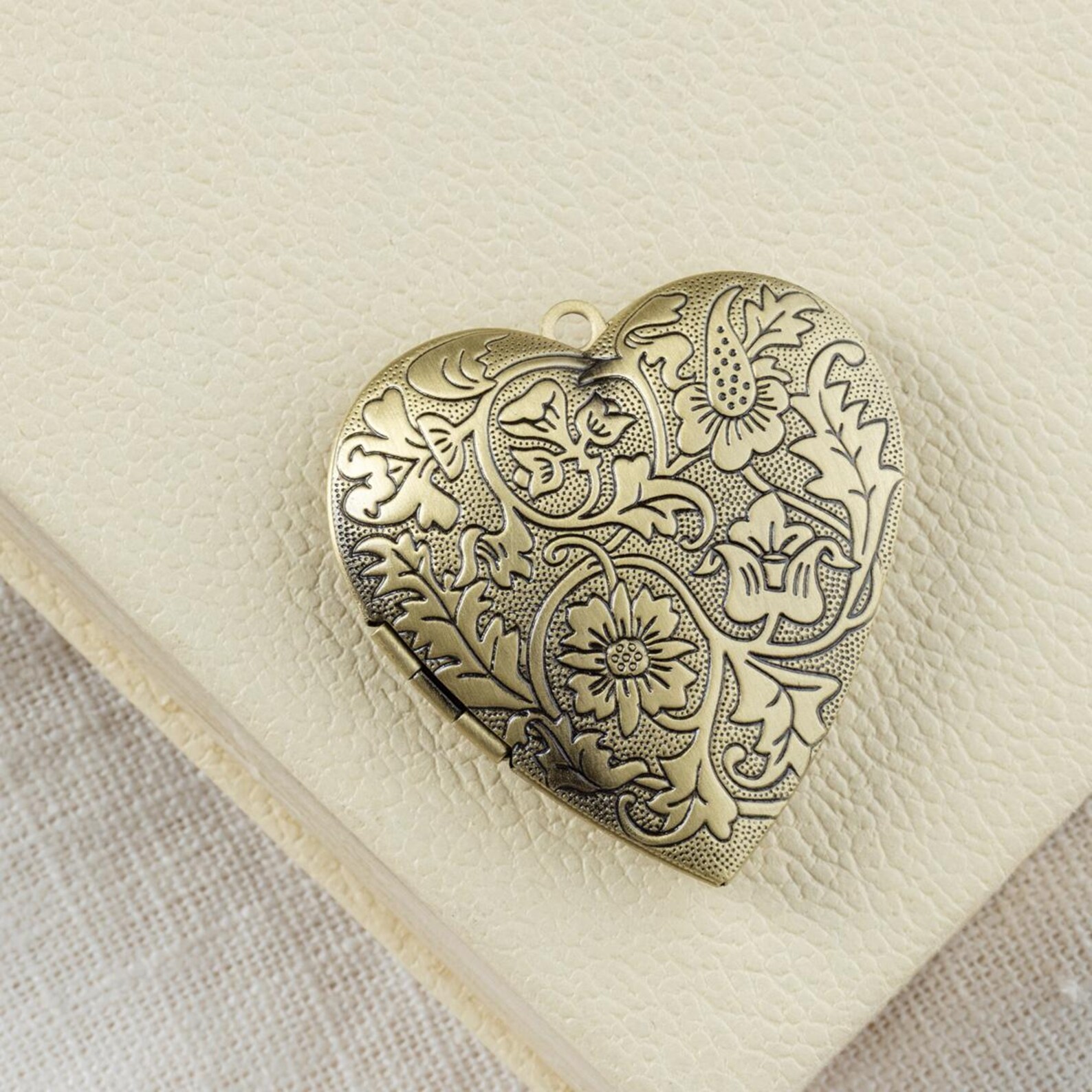 1 Large Vintage Heart Locket 42mm X 40mm - Etsy