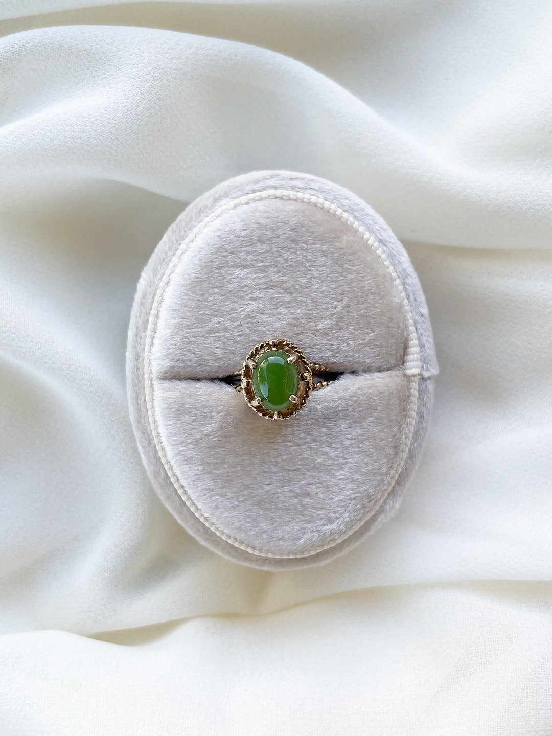 DIVINE 10k Jade Ring With Rosy Gold Rope Band, Mid-century Era, Size 5. ...