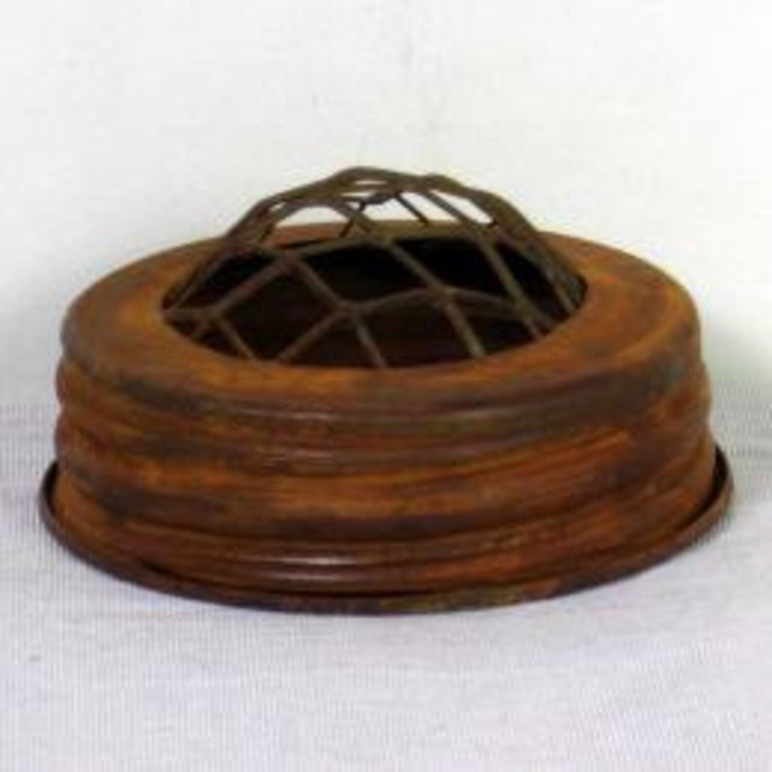 Two Rusty Frog Lids Regular Size Jar Lids Primitive Woodland - Etsy