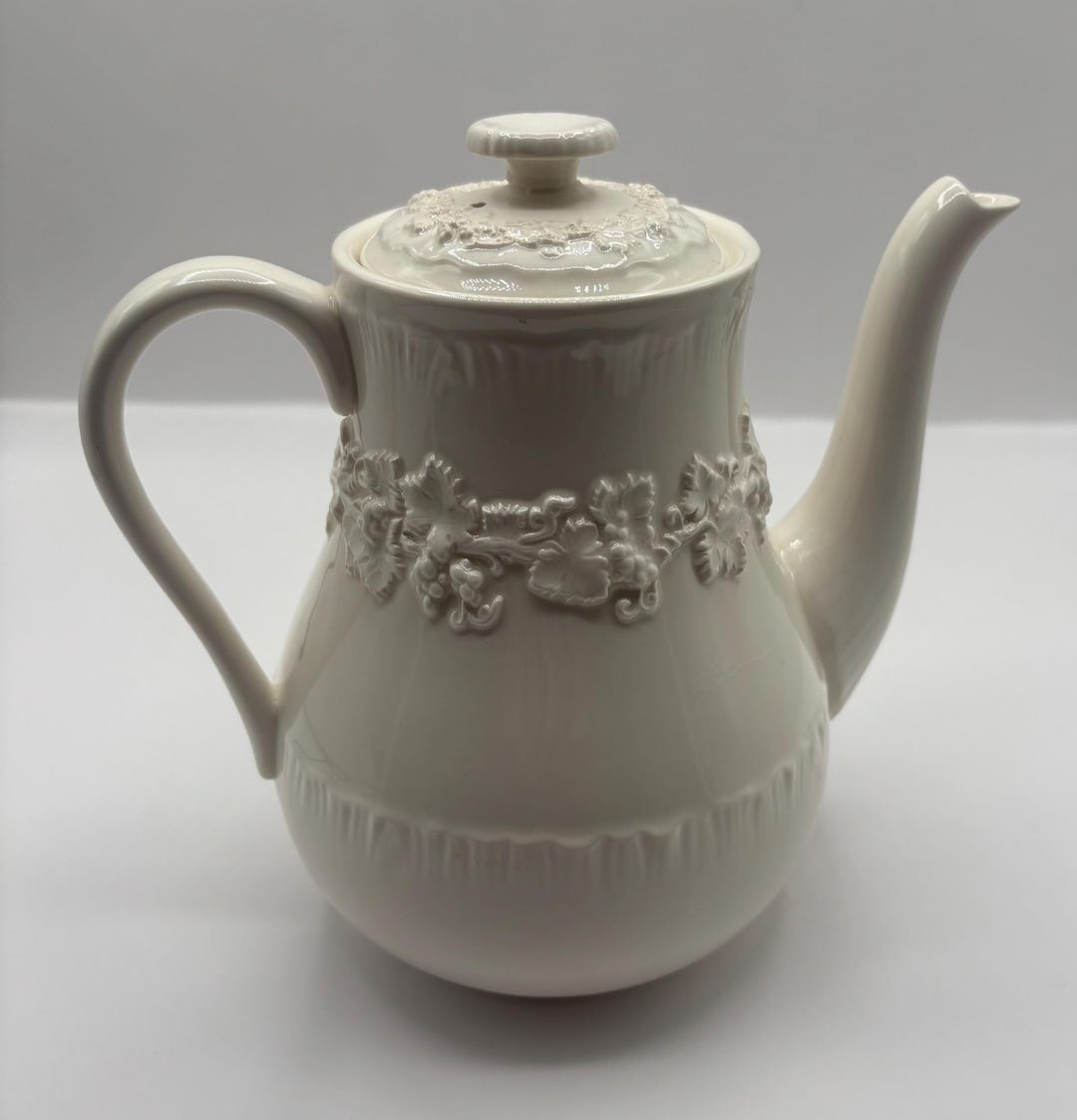 Vintage Wedgwood Cream on Cream Tea Pot With Lid Embossed Queen Wate ...