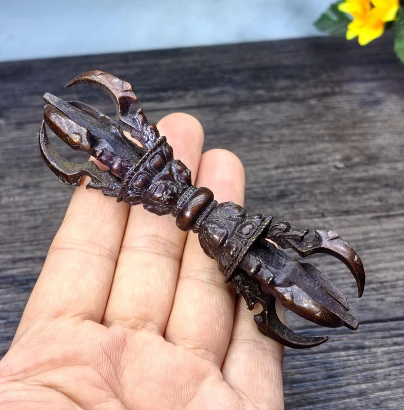 Exquisite Bronze-carved Tibetan Vajra Pestle Statue – Sacred Ritual ...