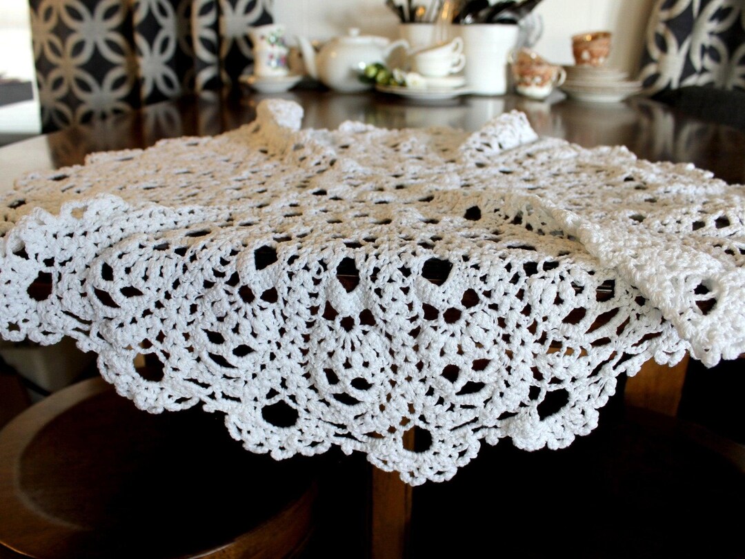 Large Crochet Table Topper, Chunky Crocheted Centerpiece, Handmade ...