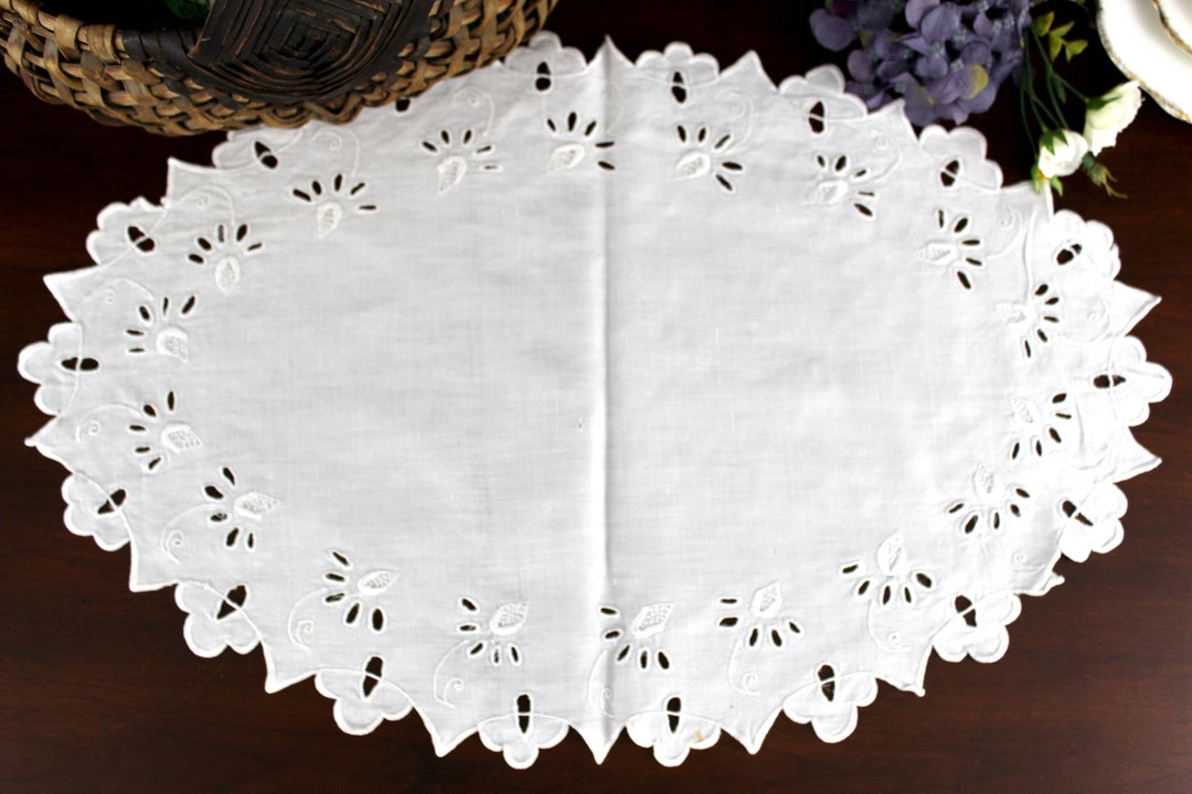 DAMAGED Oval off White Doily, Eyelet Embroidery, Blanket Stitch Border 18185 - Etsy
