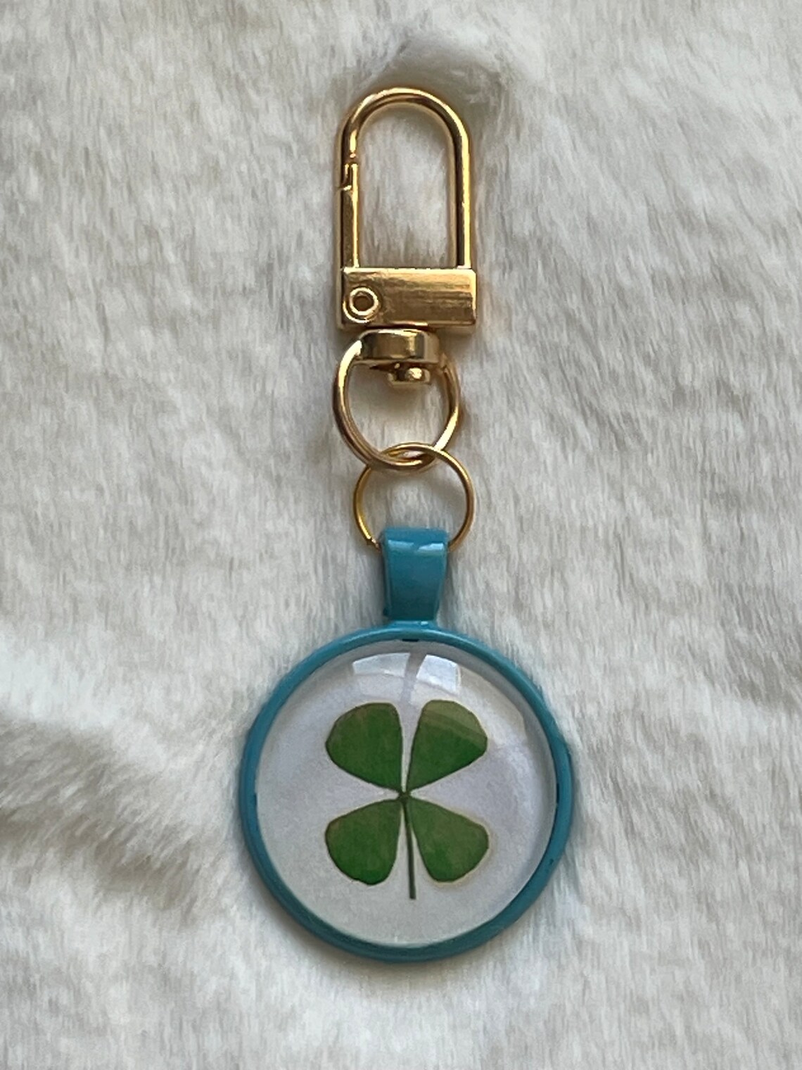 Real Four Leaf Clover Keychain: Lucky Shamrock Glass Cabochon Jewelry ...