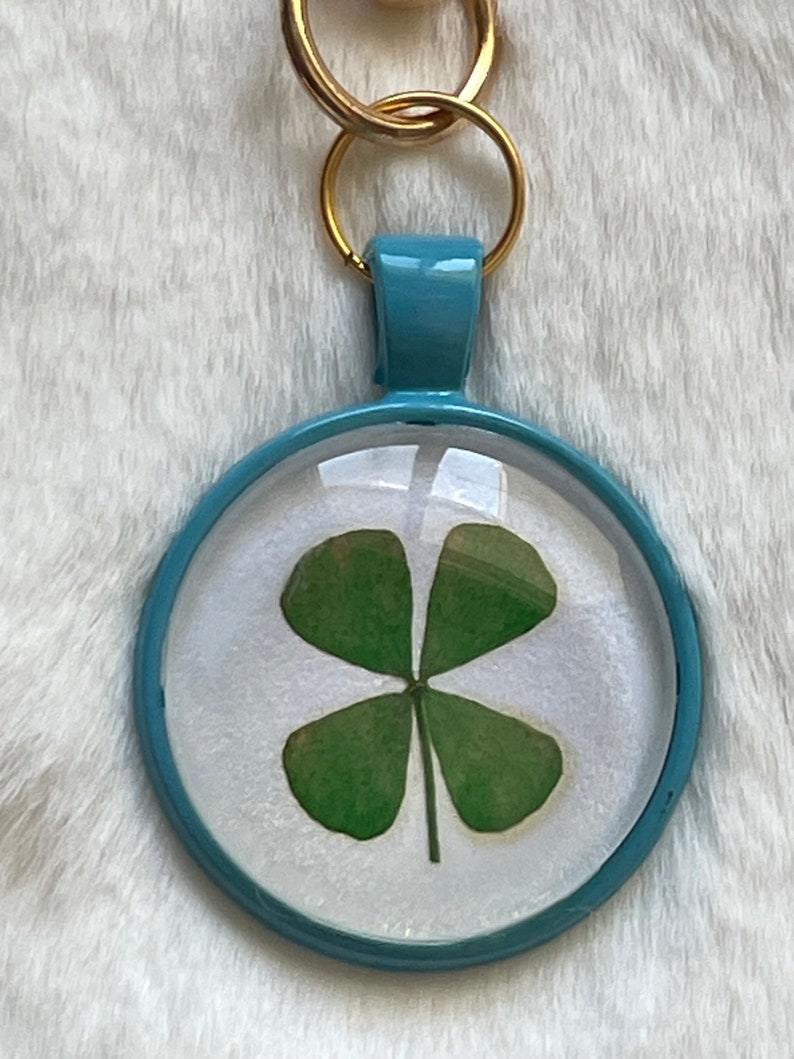 Real Four Leaf Clover Keychain: Lucky Shamrock Glass Cabochon Jewelry ...