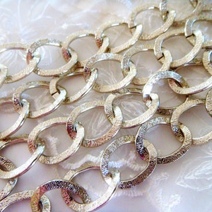 Silver Shinny Aluminium Chain, Textured Curved Chain 2x15.5x20mm ...